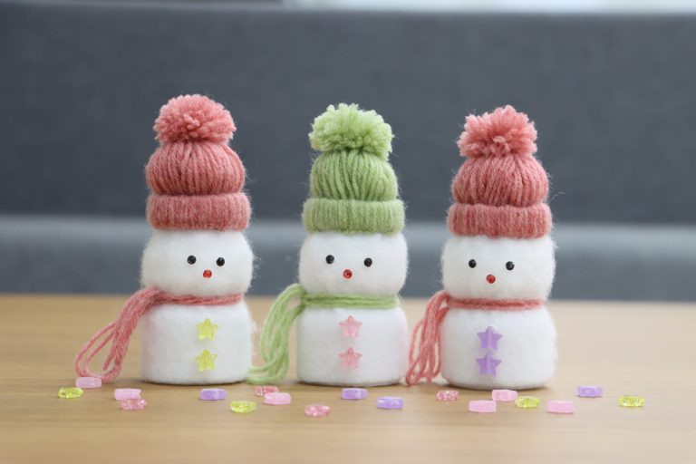 こどもと簡単工作|ヤクルト空容器で「ヤクルト雪だるま」の作り方